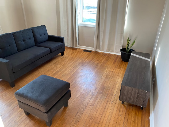 Place Near Queens University, College And Hospital - Kingston, Canada