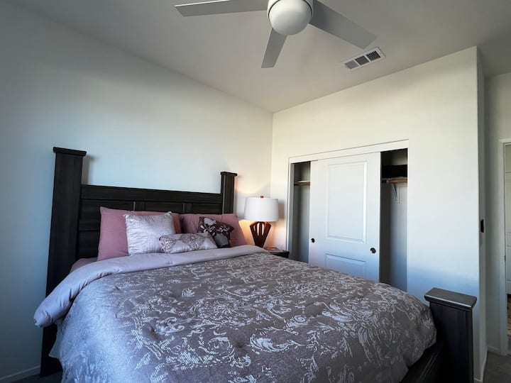 Hidden Gem Pearly - Queen Bed Oasis In A New Home - Coachella, CA