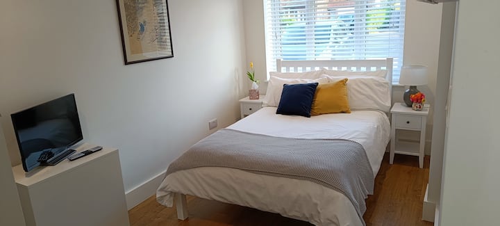 Cosy Double Room W/kitchenette & En-suite Bathroom - Surbiton