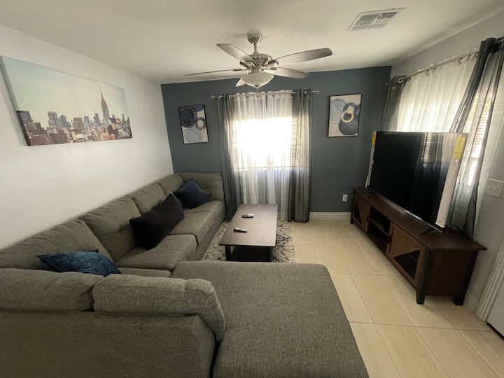 Warming Downtown Full Home (2bd 2ba) - Phoenix, AZ