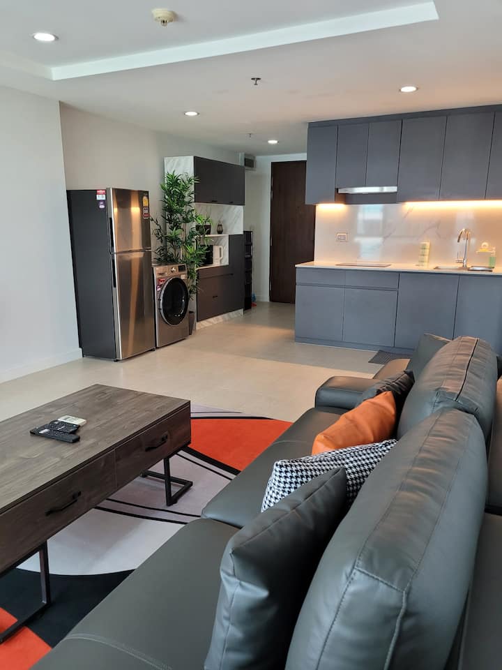 Large Luxury 1br/near Bts Train/ Nana/terminal21 - Bangkok