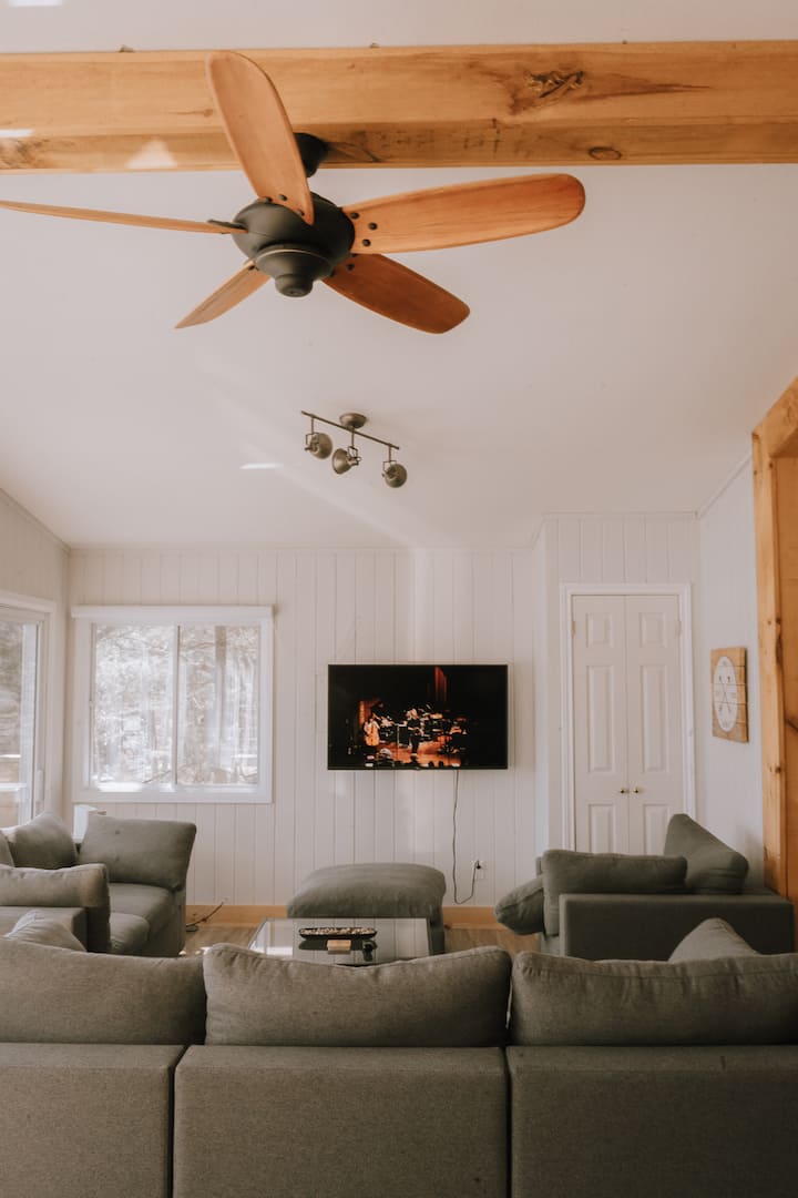 Muskoka Lakehouse W/ Sauna, Hot Tub & Waterfalls - Huntsville
