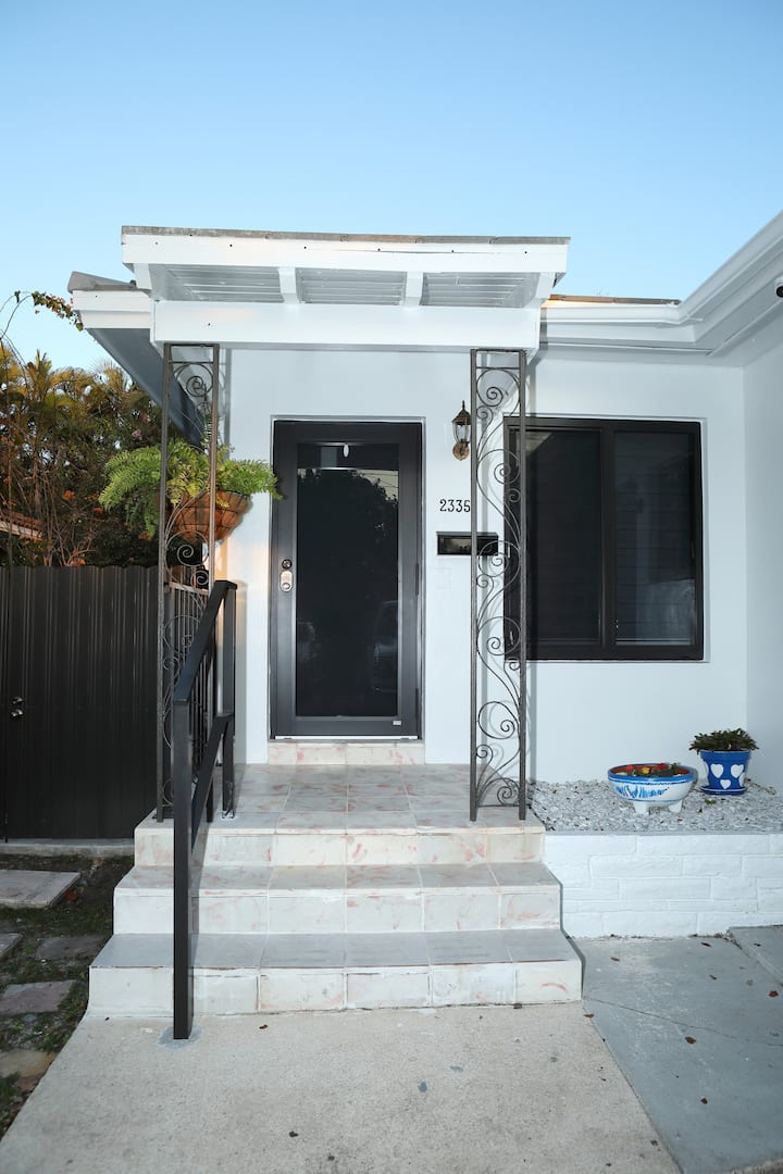 Wonderful Miami Home - Coral Gables, FL