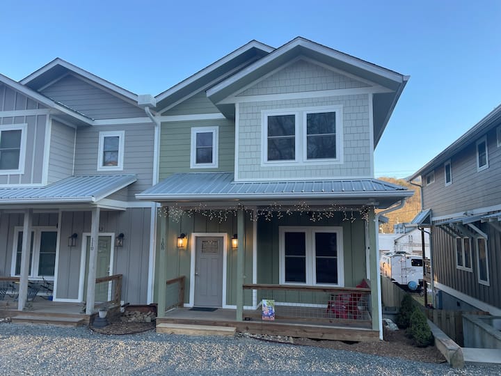 Conductor's Quarters - Bryson City, NC