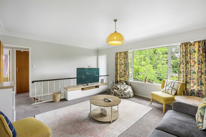 Modern Central Abode With Aircon And Parking - Auckland