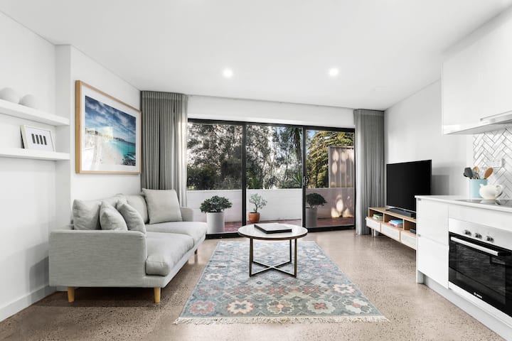 Idyllic Bondi Beach Apt Close To The Water - Bondi Beach