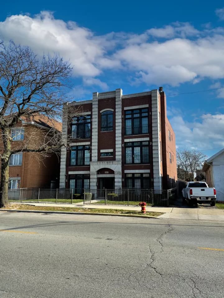 Cozy 2br/2ba Condo Near O'hare/cta Train & Loop - Chicago O'Hare Airport (ORD)