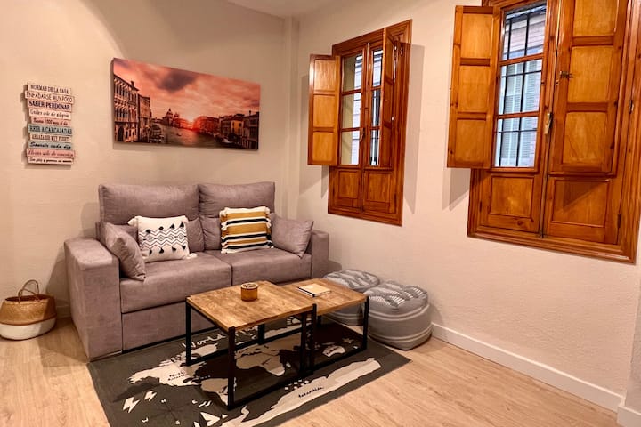 Centrally Located Apartment For 6 In Sevilla - Sevilla, España