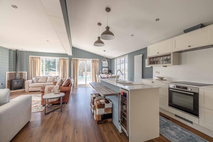 Waterfront Lodge Windsor Racecourse Marina - Slough