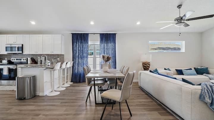 Cozy Downtown Oasis - Sarasota, FL