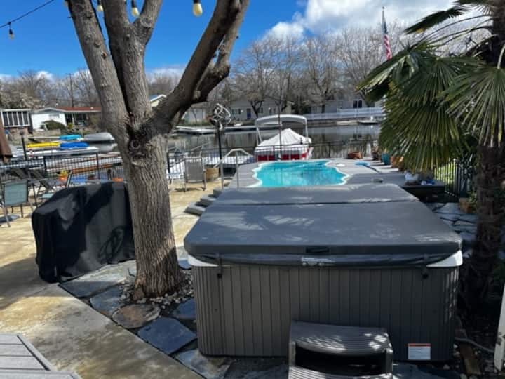 Clear Lake Retreat - Lakeport, CA