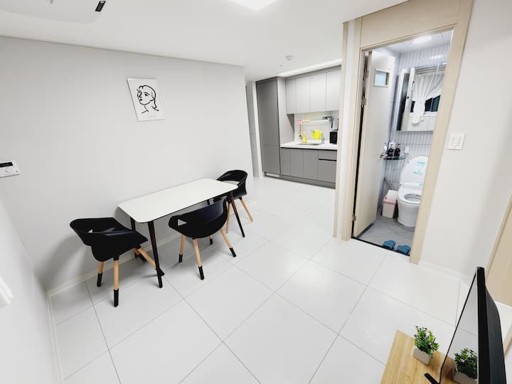 Superb House Close By Subway And Hongdae #2 - South Korea