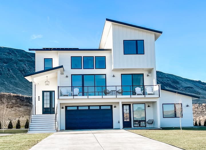 Lake Entiat Beachfront Vacation Rentals - Washington, United States ...