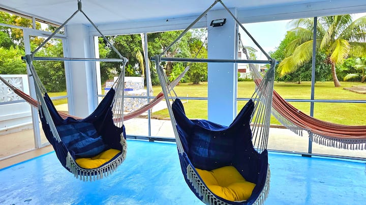 Rusty Blue 3/2.5 Modern House By Airport Sleeps 14 - Belize