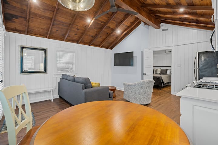 Farmhouse Style Getaway Cottage - Hot Springs, AR