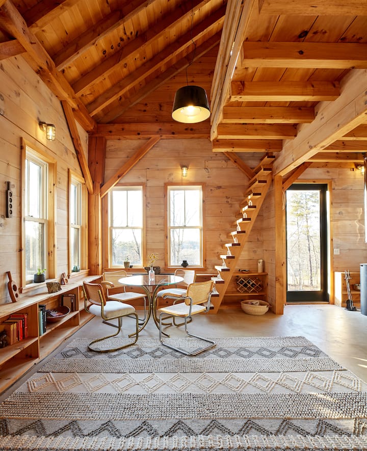 Calm Post+beam Retreat - Black Birch Vineyard, North Hatfield