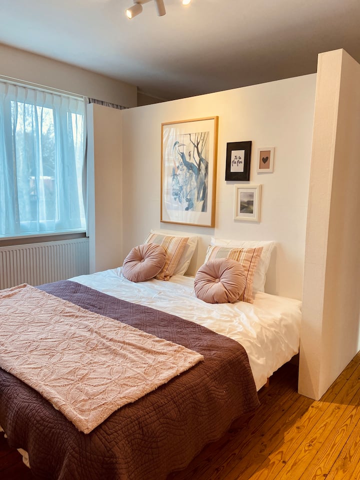 Amelia Flower House - Private Rooms In Town House - Damme