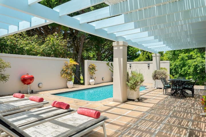 Escape To Hermanus. Spacious House, Pool & Garden - Hermanus
