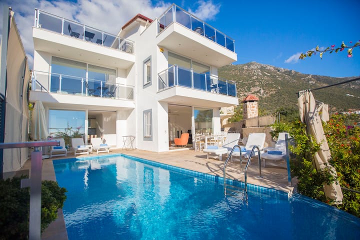 Kalkan Merkez'de Havuzlu Villa - Kalkan