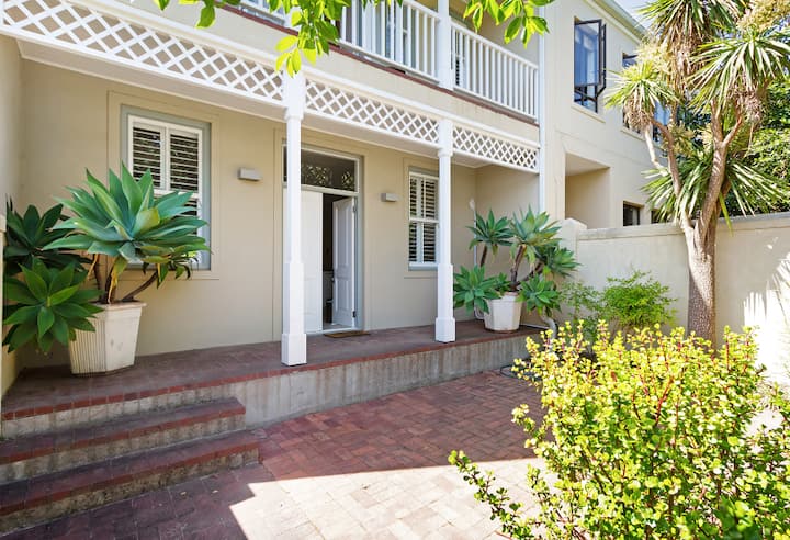 Chic T'house In Sa’s Culinary Capital - Franschhoek