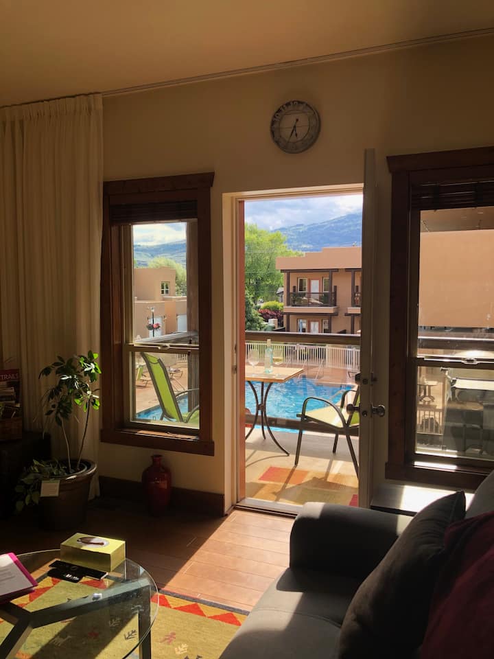 Osoyoos Lake Condo/king Bed/pool View/pet Friendly - Osoyoos