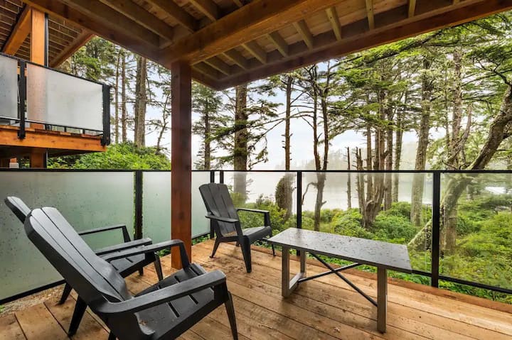 Ocean Views From 2 Decks!  Beachfront | Amphitrite - Vancouver Island
