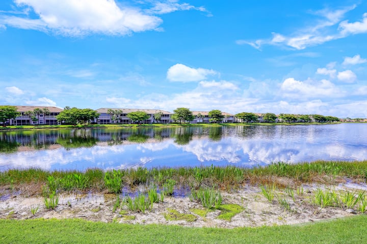 Colonial Country Club Carriage Home - Fort Myers, FL