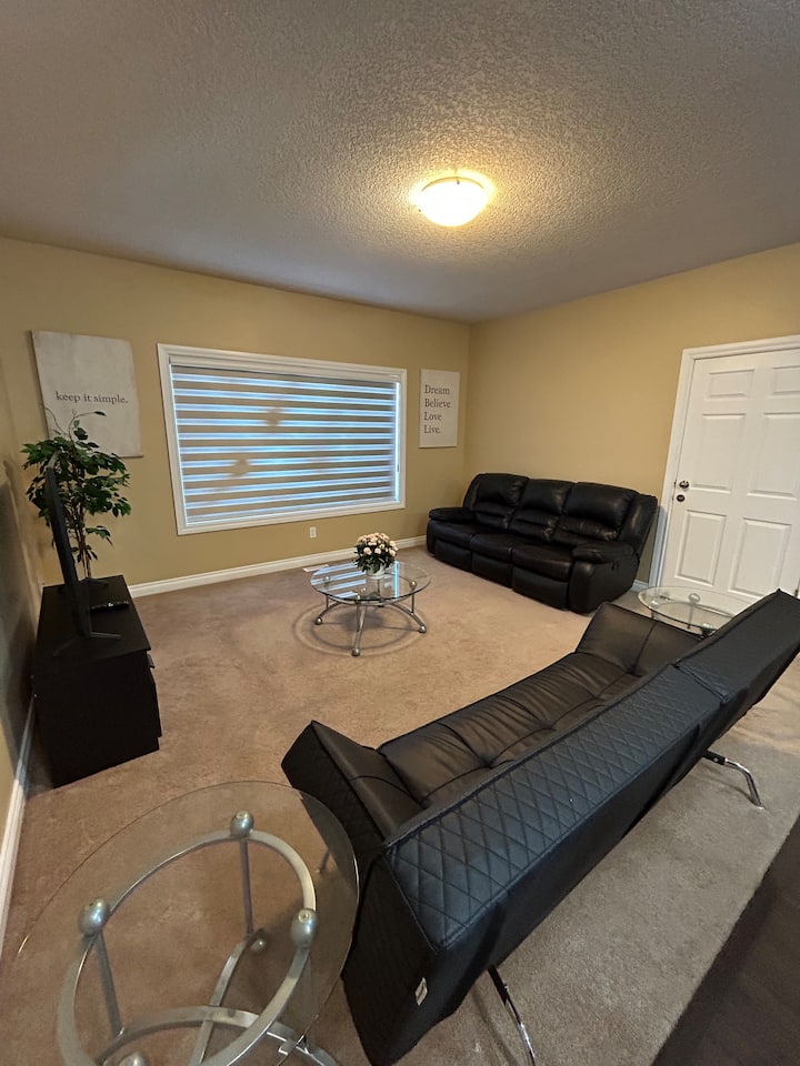 A Very Beautiful Guest Suite - Calgary