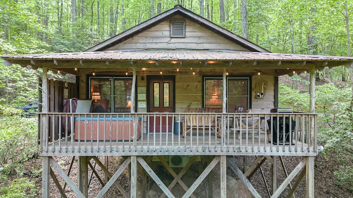 Creekside Cabin W/ Hot Tub/near Wineries/sleeps 4 - Dahlonega, GA