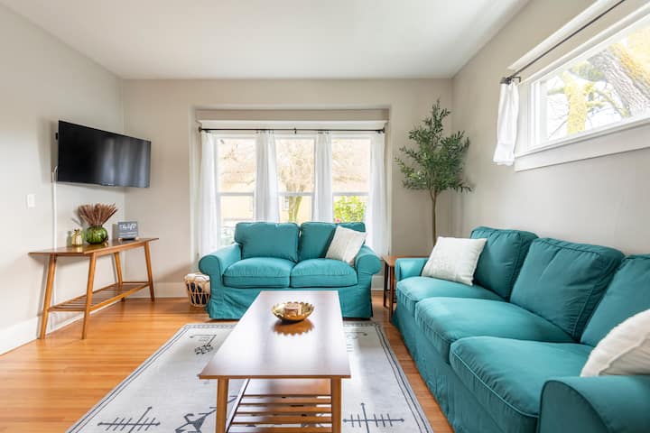 Burnside Manor, Ideal Location! (Room A3) - Portland, OR