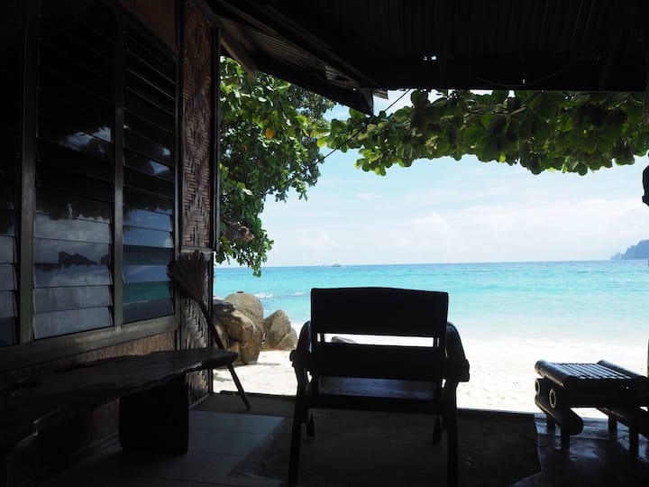 Bungalow On The Beach - Ko Phi Phi Don
