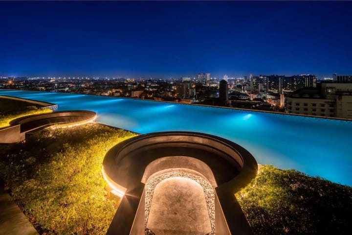 Astra Skyriver Infinity Pool Near Old City近古城享无边泳池 - 清邁