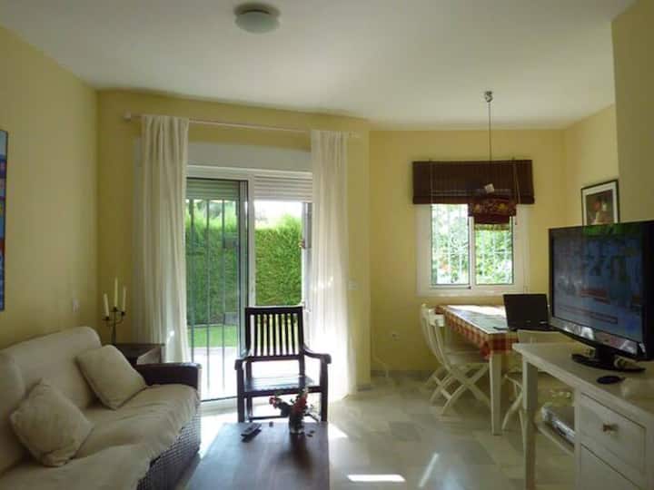 Precioso Apartamento Bajo Con Jardín - Rota