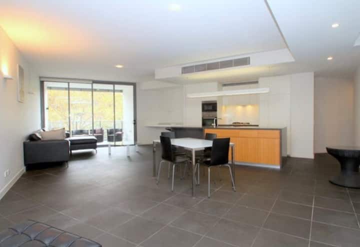 Massive Penthouse Style Apartment With Parking - Moore Park