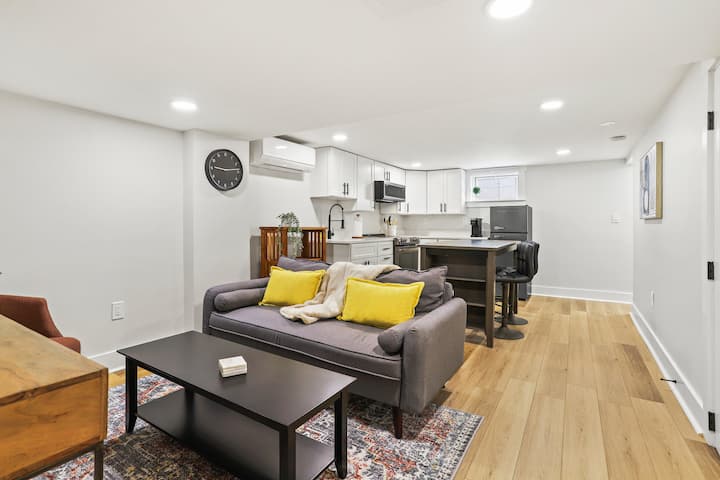Modern *New* Apartment! - Arlington, VA