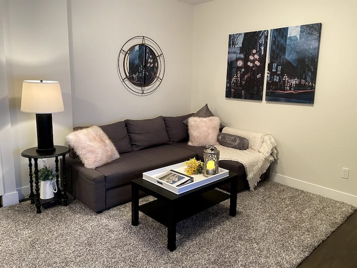 The Suite Retreat - New Westminster