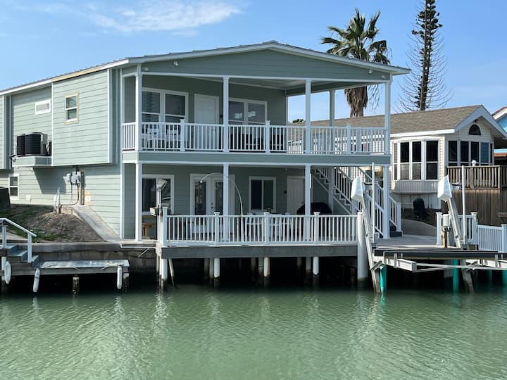 Waterfront Coral Cottage - Port Isabel, TX