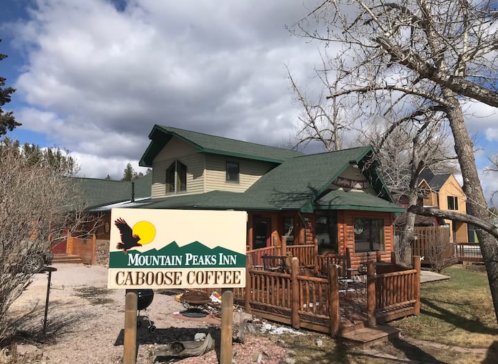 Mtn Peaks Inn- Green Mtn Suite- Downtown Hill City - Hill City, SD