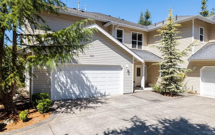 Mount Vernon Woods Retreat - Mount Vernon, WA