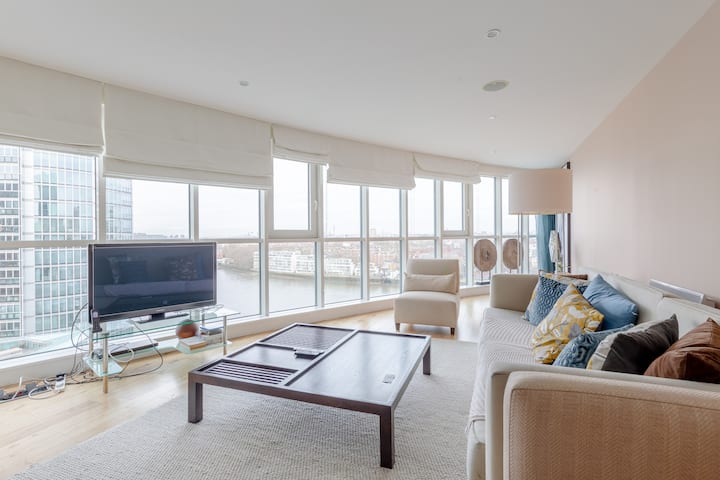 Sleek 3bd Flat With Stunning City Views, Vauxhall - London