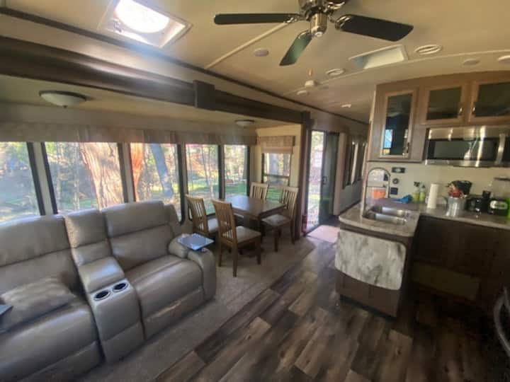 Traveling Nurses Mobile Mansion - Sonora, CA