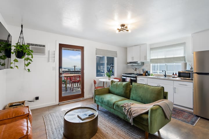 2br House W/views Of La. Outdoor Dining & Lounge - Downtown - Los Angeles