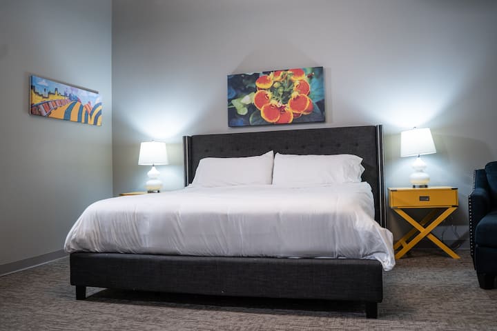 Studio In Downtown Davenport - Rock Island, IL