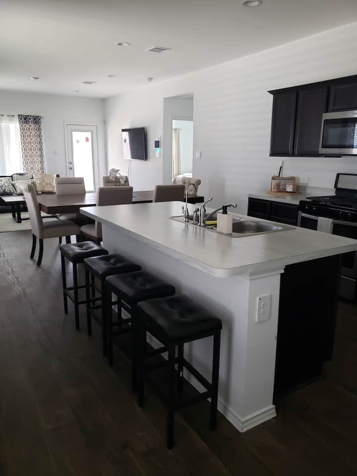 2 Bed/2 Bath W/ Patio, Coffee Bar, And Parking - Spring, TX