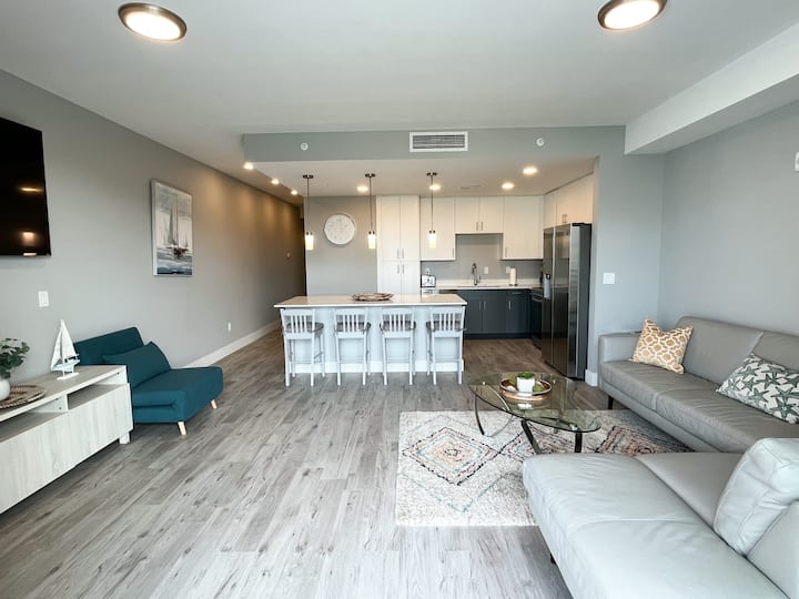 New Condo Near Downtown Sarasota - Sarasota, FL