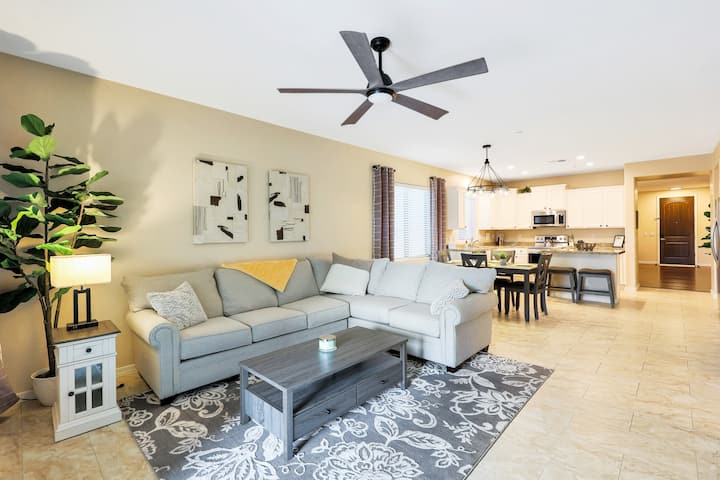 Dog-friendly Near Mountains | Hikes & Shops Nearby - Peoria, AZ