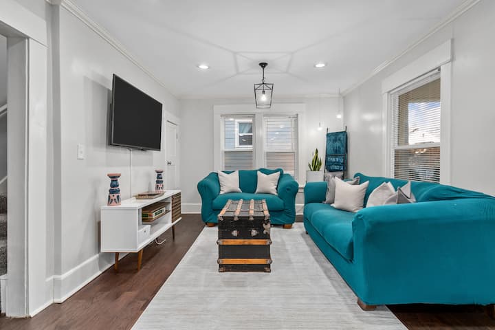 Stylish 3 Bed/2 Bath Home In Kc With Fire Pit - Kansas City, MO