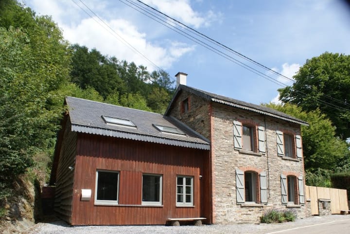 Gezellige Ruime Vakantiewoning Met Biljart En Tuin - Bouillon