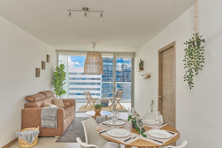 Lovely Apt + Balcony In La Carolina - Quito (Ecuador)