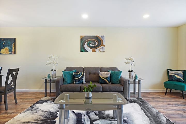 Naperville Rental - Woodview Ln - Naperville